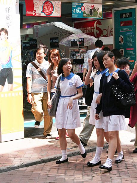 香港も学生服はいろいろです。 -香港各所より | 香港ナビ