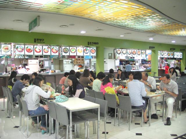 気楽に手軽にフードコートご飯♪ -東大門市場 | ソウルナビ
