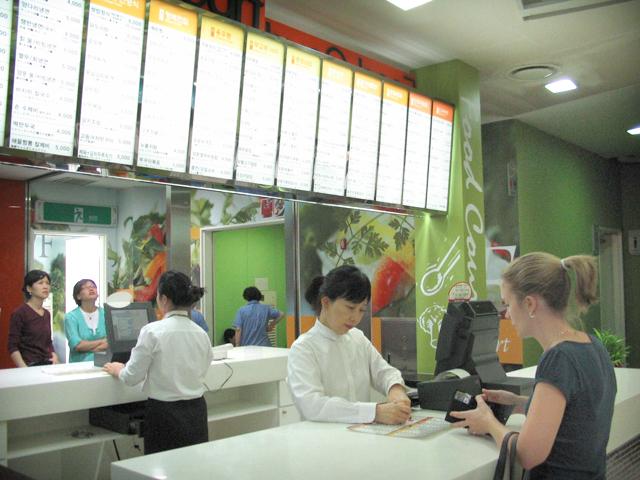気楽に手軽にフードコートご飯♪ -東大門市場 | ソウルナビ